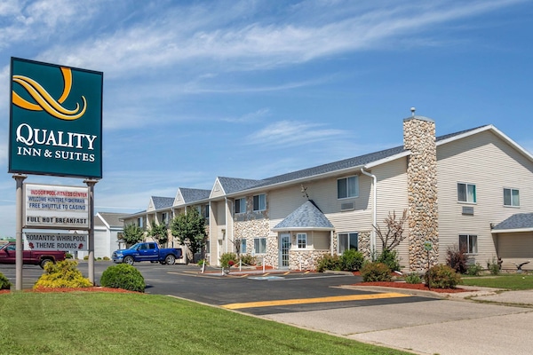 Quality Inn & Suites Prairie Du Chien - Prairie du Chien, WI