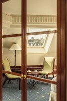 Quarto luxo | Roupas de cama premium, frigobar (abastecido com itens grátis)