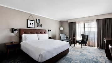 Cofres nos quartos, escrivaninha, espaço de trabalho para notebook