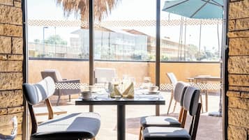 Café da manhã, almoço e jantar