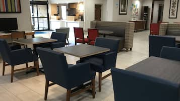 Pequeno-almoço tipo buffet diário incluído