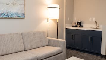 Suíte júnior, 1 cama King (Lanai) | Minibar