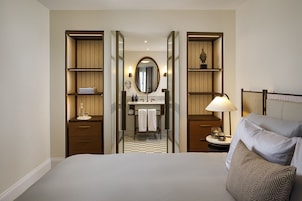 1 quarto, roupa hipoalergénica, edredões de penas, minibar