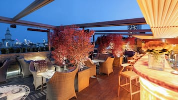 Roupas de cama premium, edredons de pluma, cofres nos quartos