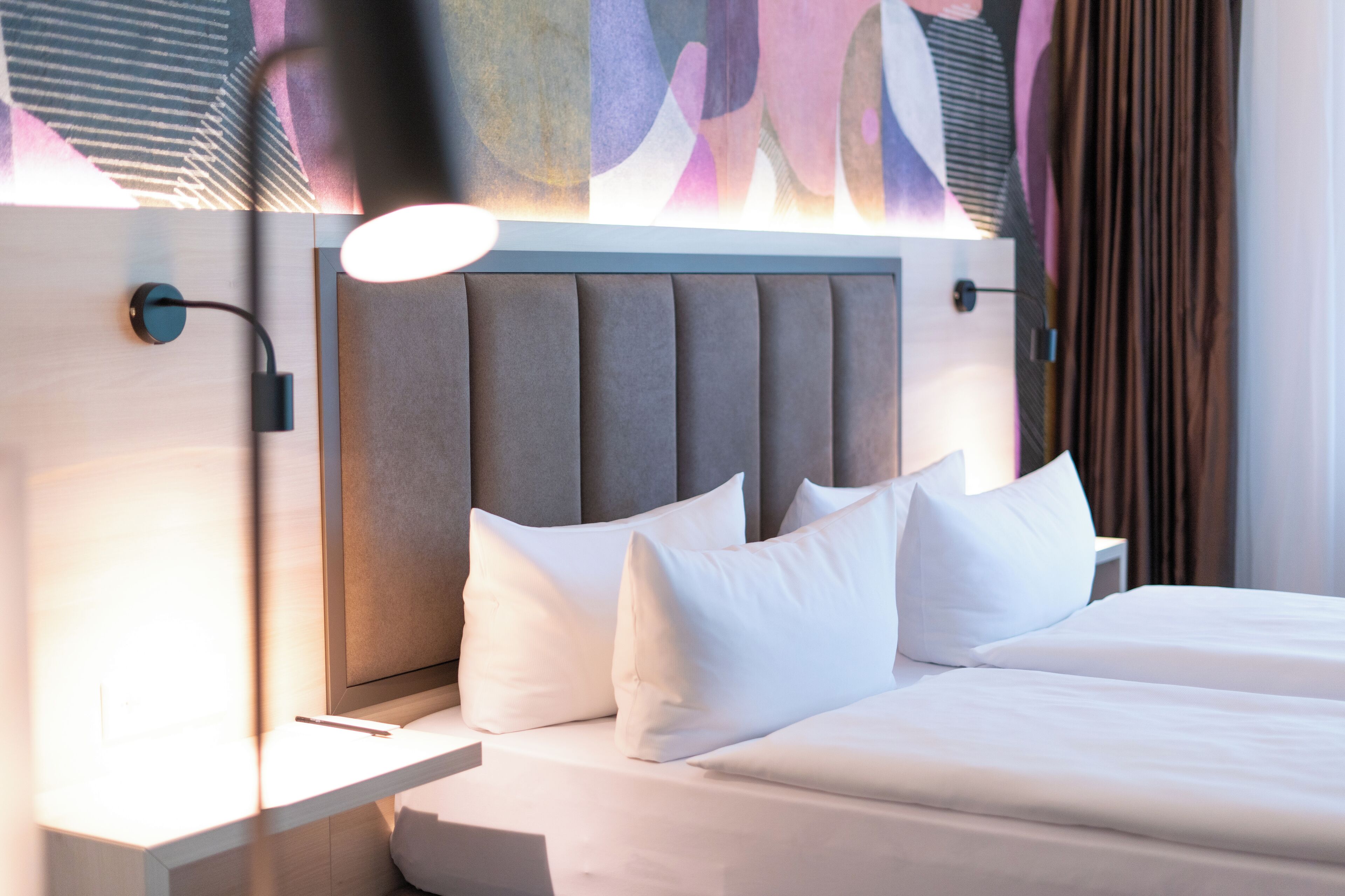 Quarto casal standard | Escrivaninha, cortinas blackout, Wi-Fi de cortesia, roupa de cama