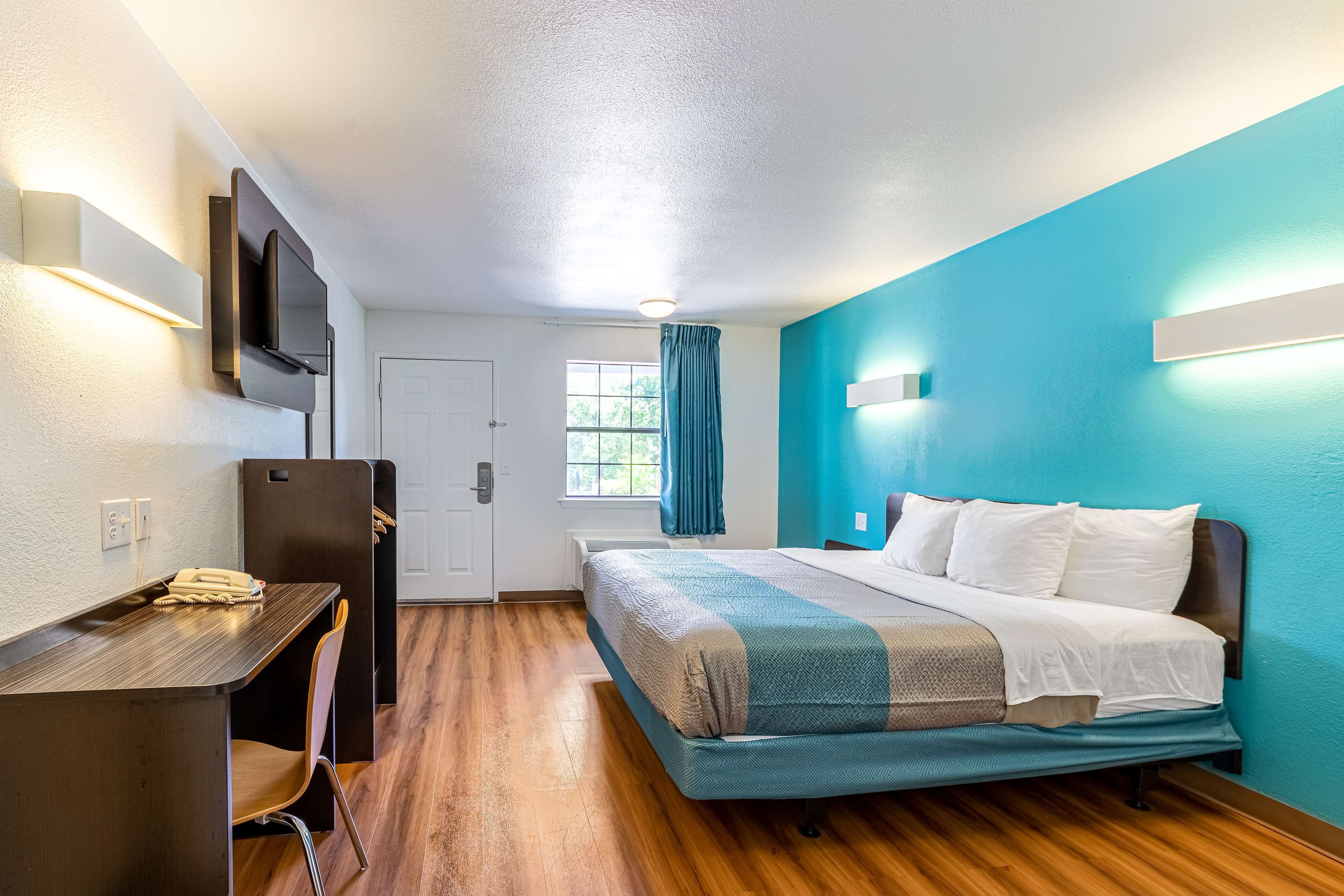 Escrivaninha, ferros/tábuas de passar roupa, Wi-Fi de cortesia