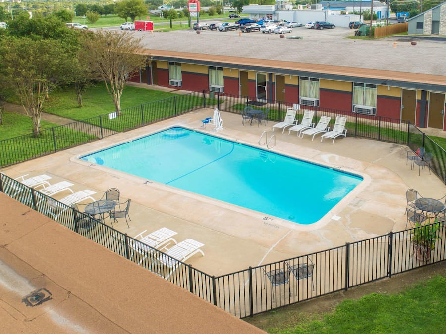 Piscina exterior sazonal