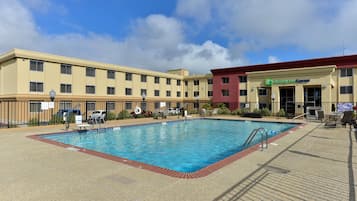 Piscina exterior sazonal