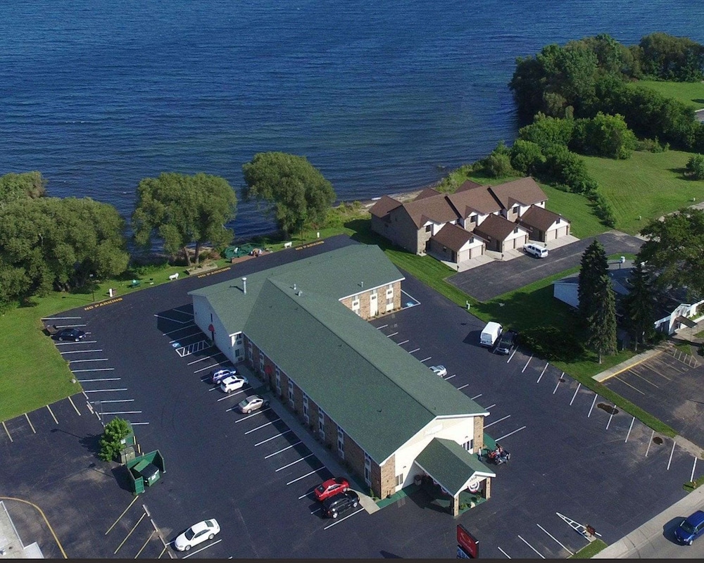 Econo Lodge Menomonie On The Bay - Michigan