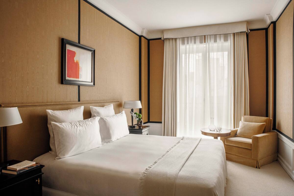 Quarto Superior | Roupa de alta qualidade, minibar, cofre no quarto, secretária 
