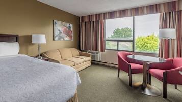 Quarto standard, 1 cama Queen e sofá-cama | Roupas de cama premium, escrivaninha, cortinas blackout