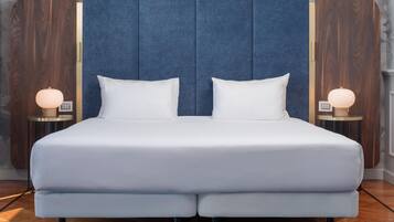 Minibar, cofre no quarto, secretária, quartos insonorizados