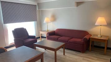Suíte, 1 cama King, para não fumantes | Roupas de cama premium, escrivaninha, ferros/tábuas de passar roupa