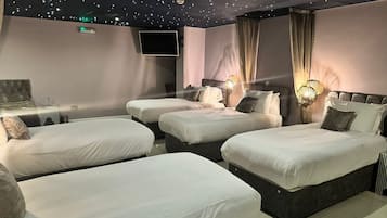 Suite | Com decoração personalizada, com mobília individualizada, secretária