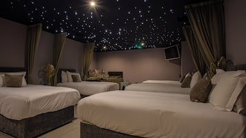 Suite | Com decoração personalizada, com mobília individualizada, secretária