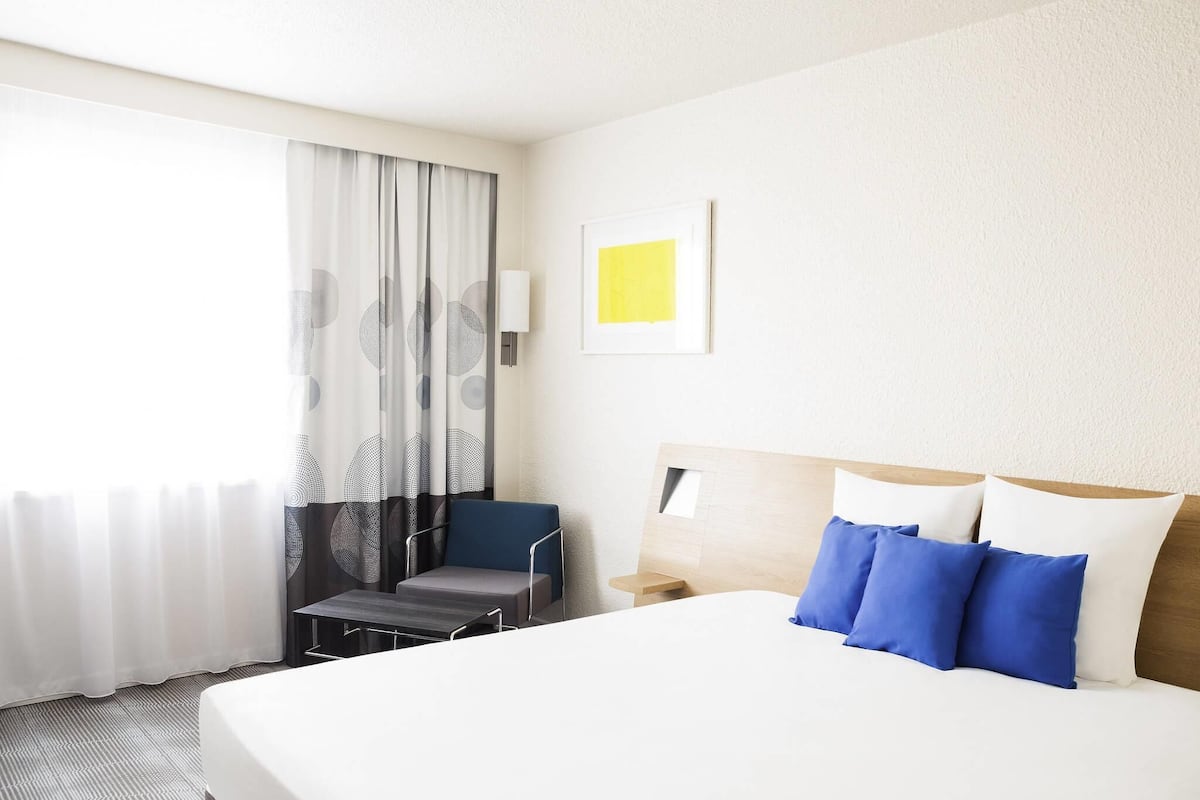 Quarto clássico, 1 cama King | Frigobar (abastecido com itens grátis), cofres nos quartos, escrivaninha