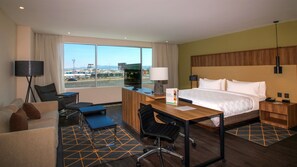 Roupa de alta qualidade, edredões de penas, cofre no quarto, secretária 