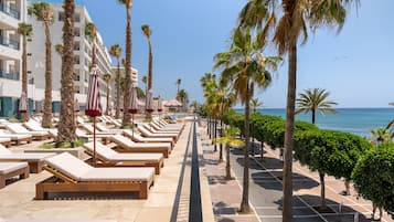 3 piscinas externas, guarda-sóis, espreguiçadeiras
