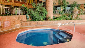 Banheira de hidromassagem interior