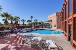 Piscina interior, piscina exterior