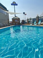 Piscina exterior sazonal 