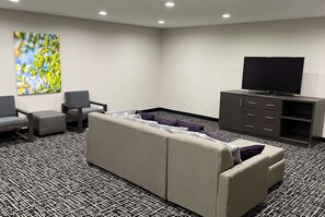 Roupas de cama premium, escrivaninha, ferros/tábuas de passar roupa