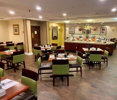 Café da manhã completo todos os dias mediante uma taxa