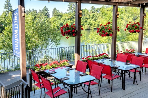 Valley River Inn Reviews, Deals & Photos 2024 - Expedia