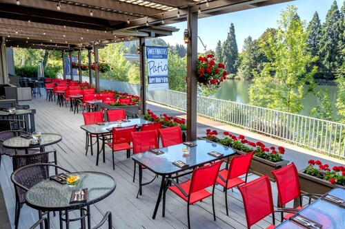 Valley River Inn Reviews, Deals & Photos 2024 - Expedia