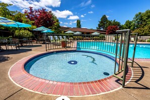 Valley River Inn Reviews, Deals & Photos 2023 - Expedia