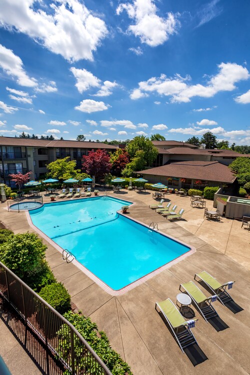 Valley River Inn Reviews, Deals & Photos 2024 - Expedia