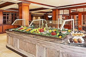 Café da manhã com buffet todos os dias mediante uma taxa