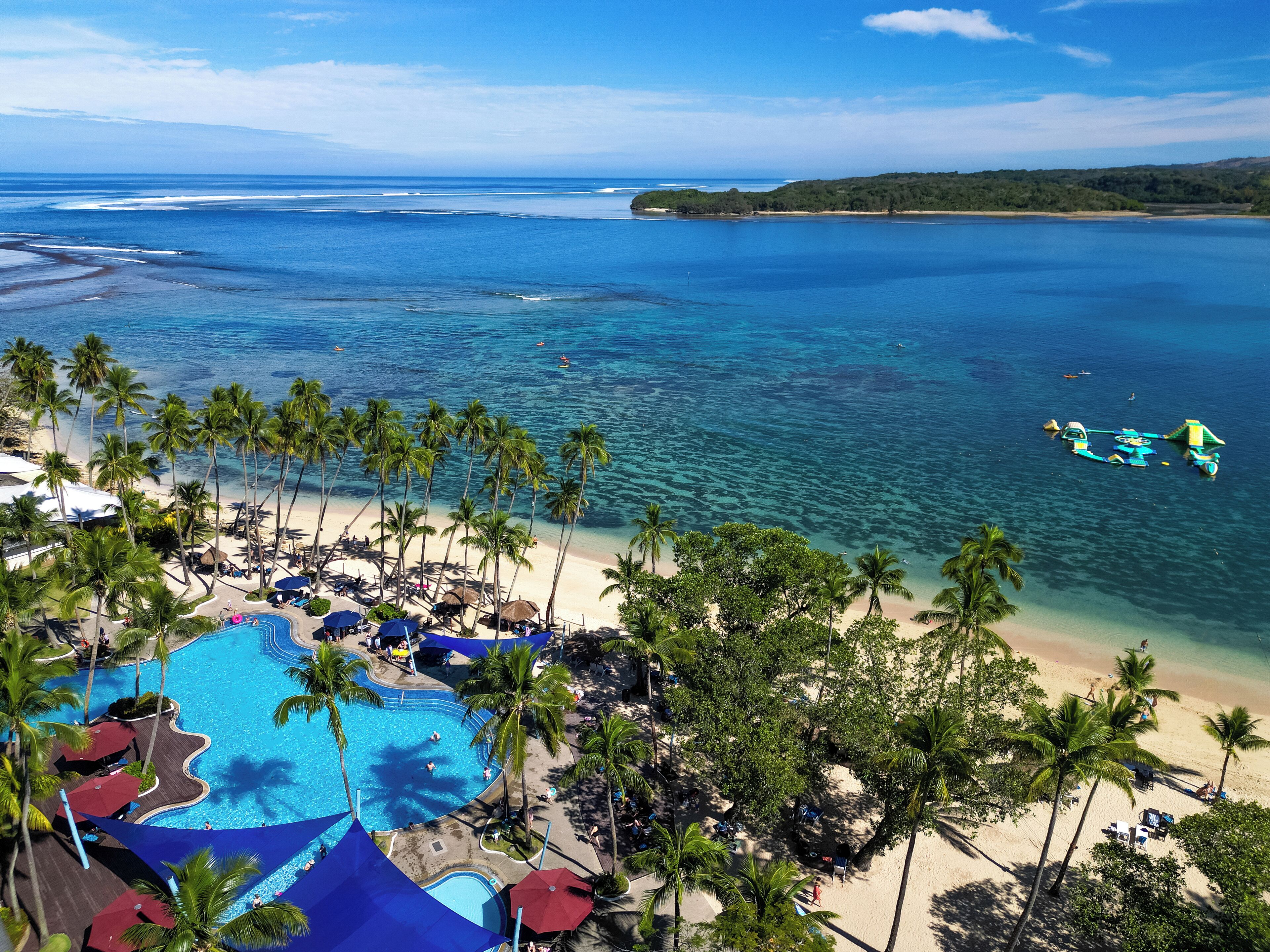 3 piscinas externas, guarda-sóis, espreguiçadeiras