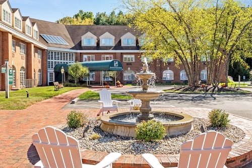 Avon Old Farms Hotel