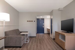 Suite, 1 cama king-size | Secretária, secretária adequada para computadores portáteis 