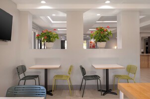 Café da manhã continental grátis todos os dias