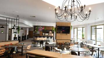 Pequeno-almoço tipo buffet diário (12.90 EUR por pessoa)