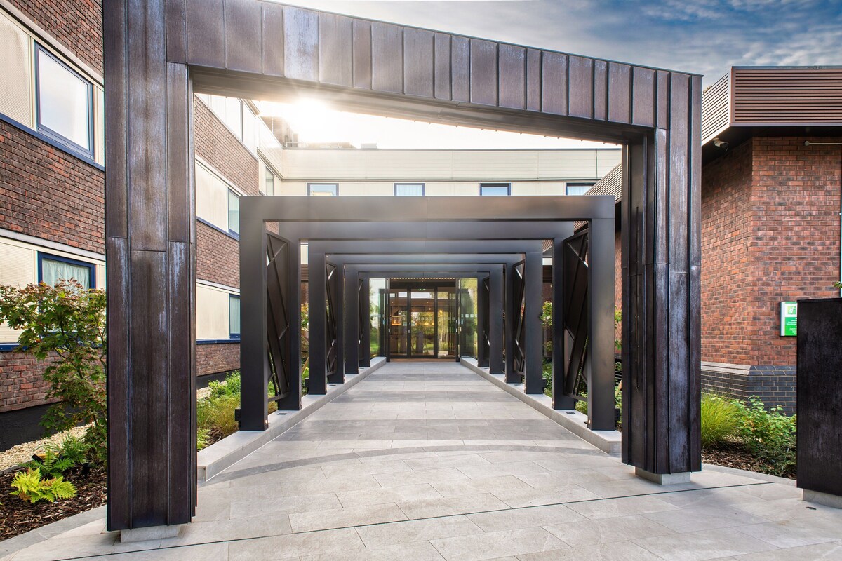 Holiday Inn London - Shepperton by IHG Reviews, Deals & Photos 2026 ...