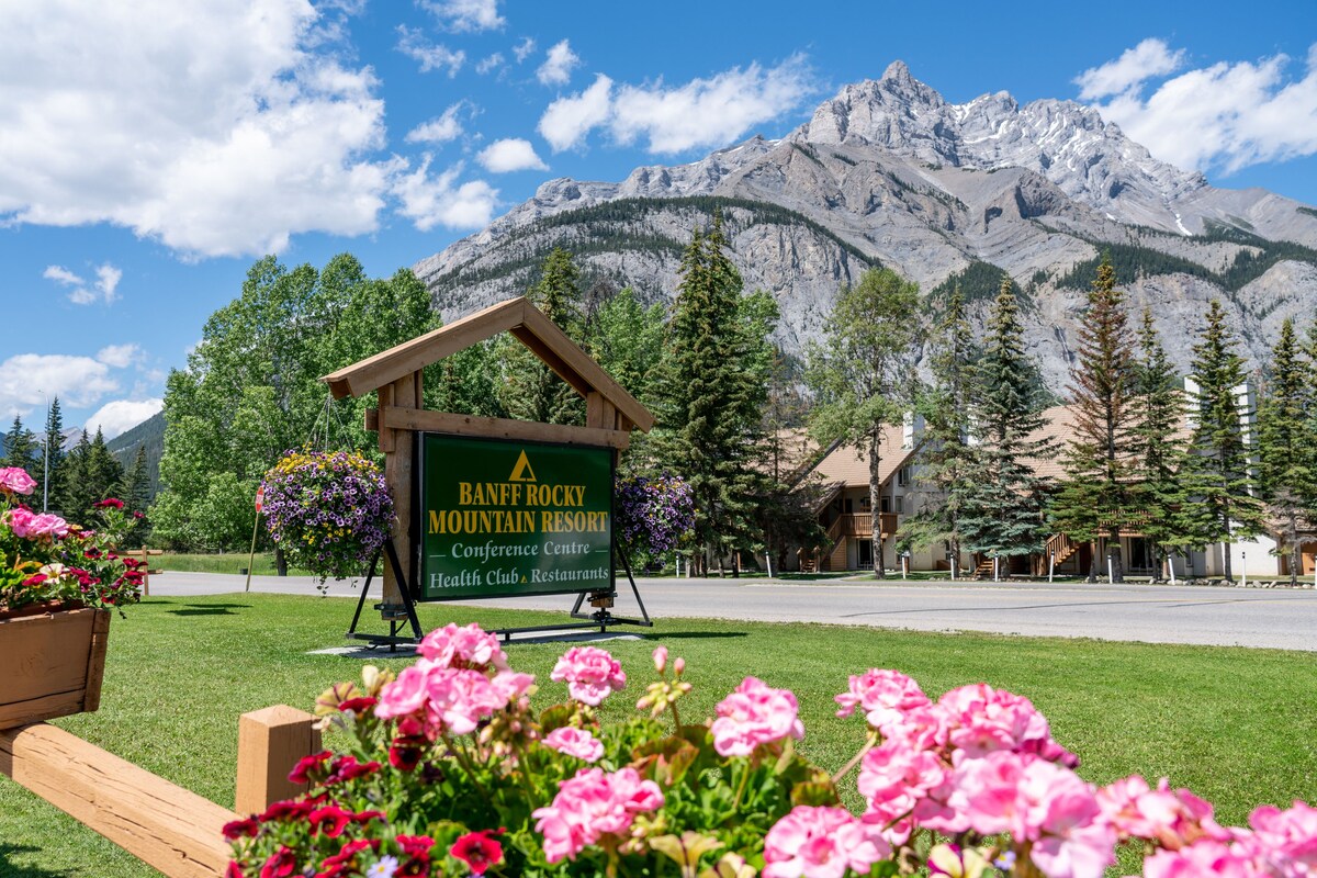 Banff Rocky Mountain Resort Reviews, Deals & Photos 2023 - Expedia