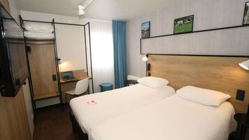 Quarto Standard, 2 camas individuais | Roupa de alta qualidade, cofre no quarto, secretária