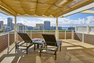 Suíte, 1 cama King e sofá-cama (Manoa Suite, Deck, Park Ocean View) | Terraço/pátio