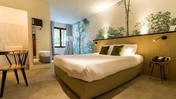 Quarto standard, várias camas, para não fumantes (2 adults + 1 child) | Roupas de cama premium, cofres nos quartos, escrivaninha