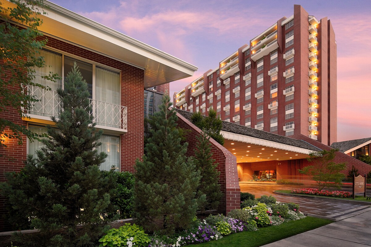 Little America Hotel Reviews, Deals & Photos 2023 - Expedia