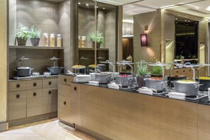 Pequeno-almoço tipo buffet diário (30 EUR por pessoa) 