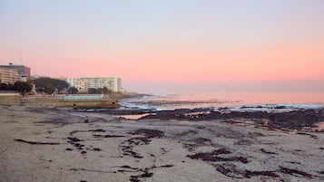 Perto da praia, praia de areia branca