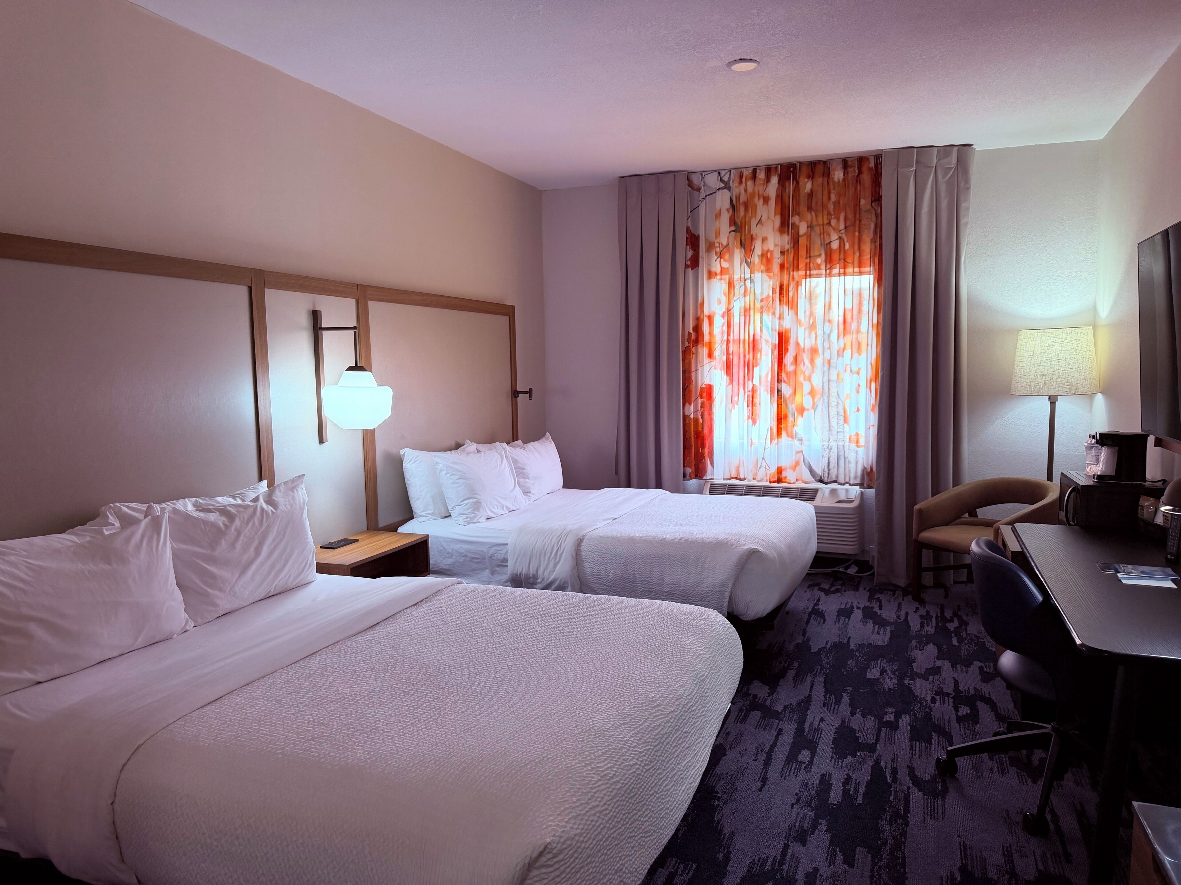 Quarto, 2 camas Queen | Roupas de cama premium, camas com colchões pillow-top