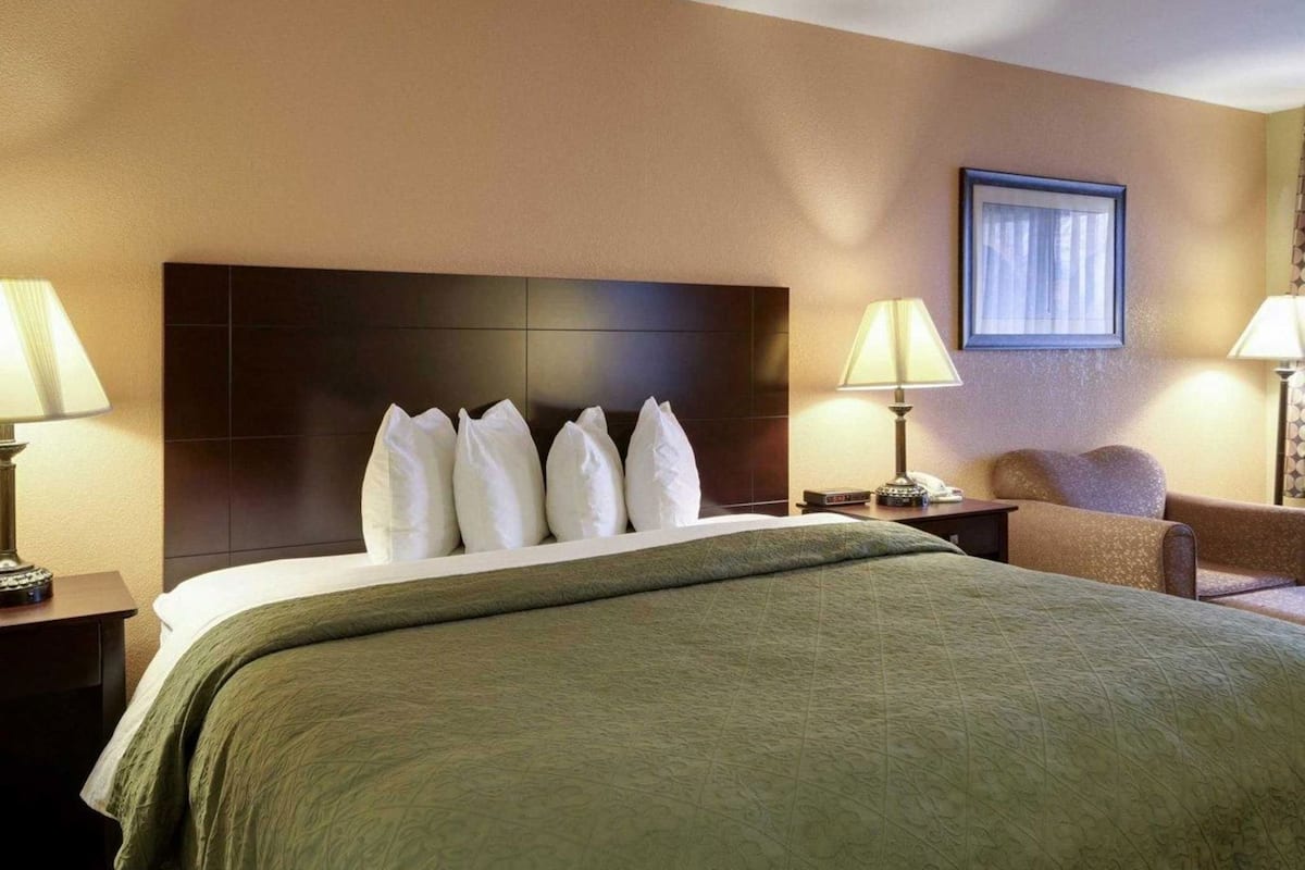 Ferro/tábua de engomar, Wi-fi grátis, roupa de cama fornecida