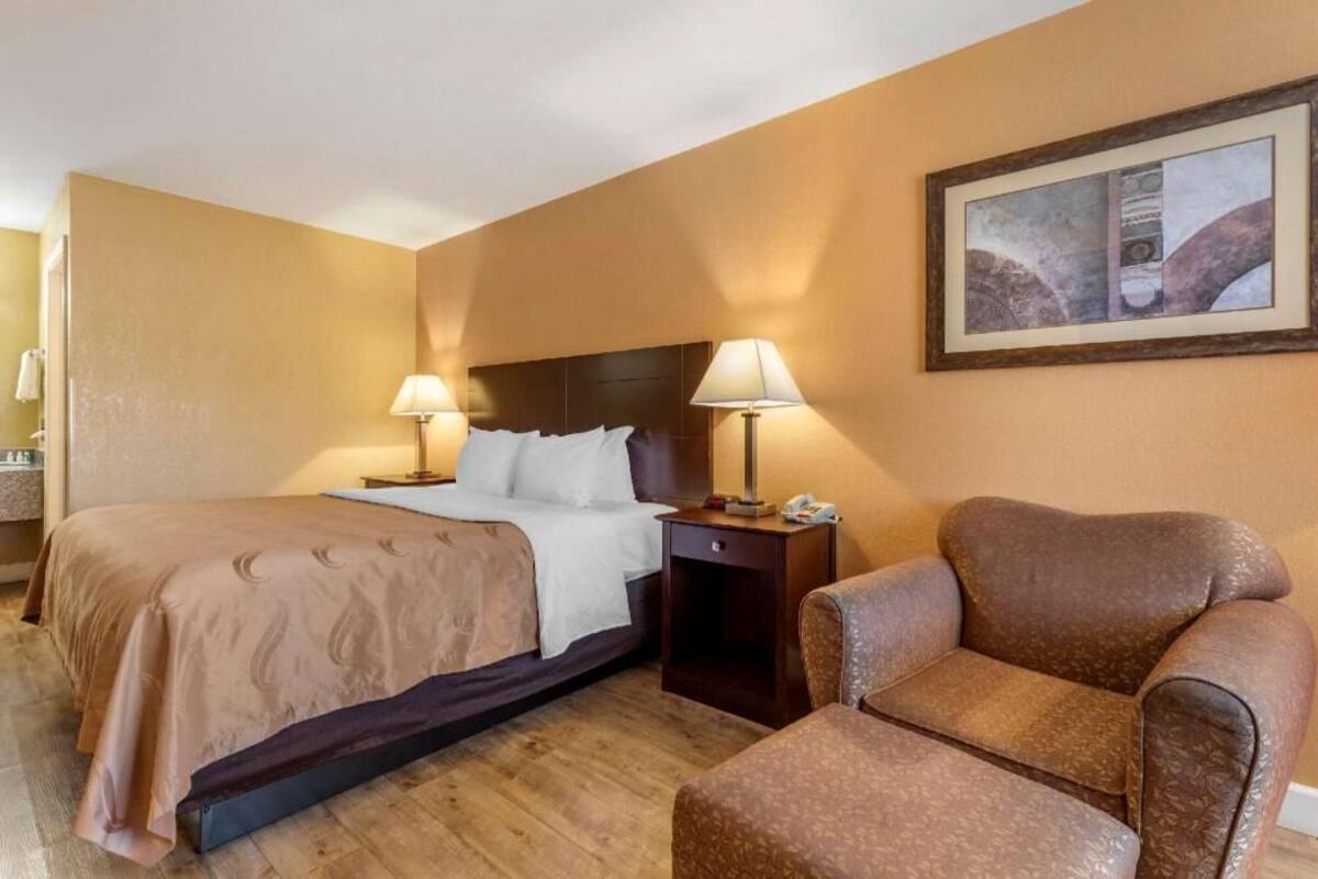 Ferro/tábua de engomar, Wi-fi grátis, roupa de cama fornecida