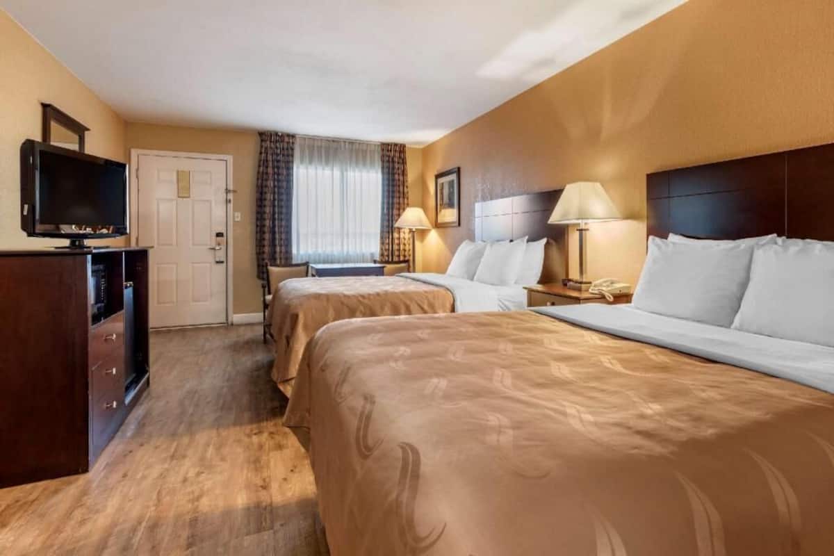 Ferro/tábua de engomar, Wi-fi grátis, roupa de cama fornecida