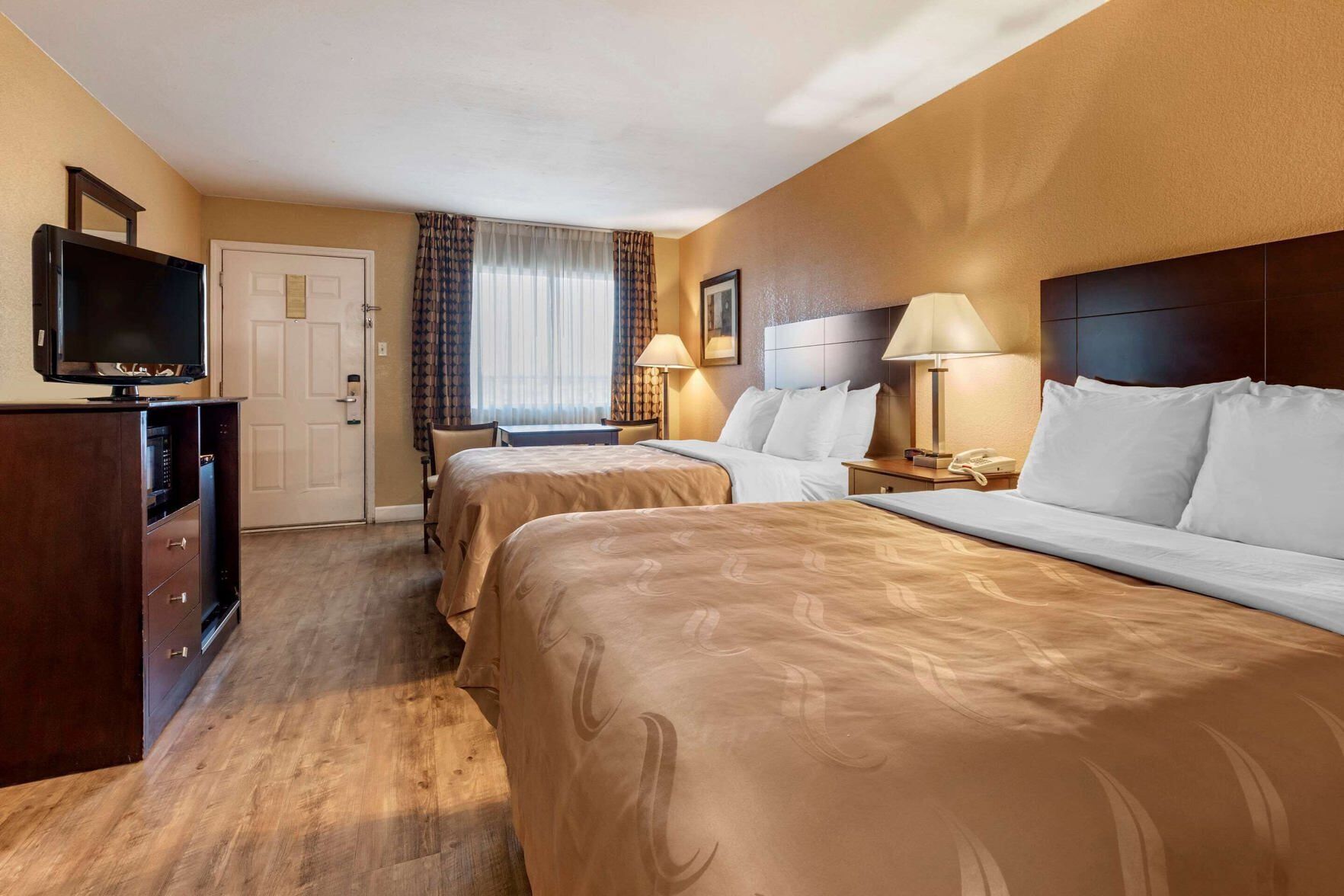 Ferro/tábua de engomar, Wi-fi grátis, roupa de cama fornecida 